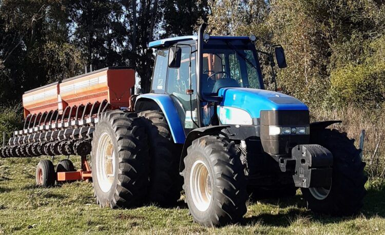 tractor con sembradora – Bichos de Campo