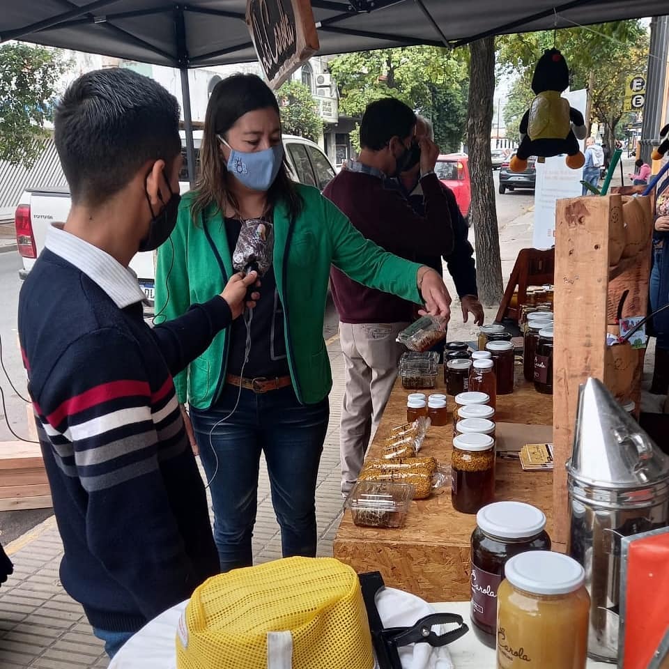 La Carola produce miel de azahares o miel de monte en el norte ...
