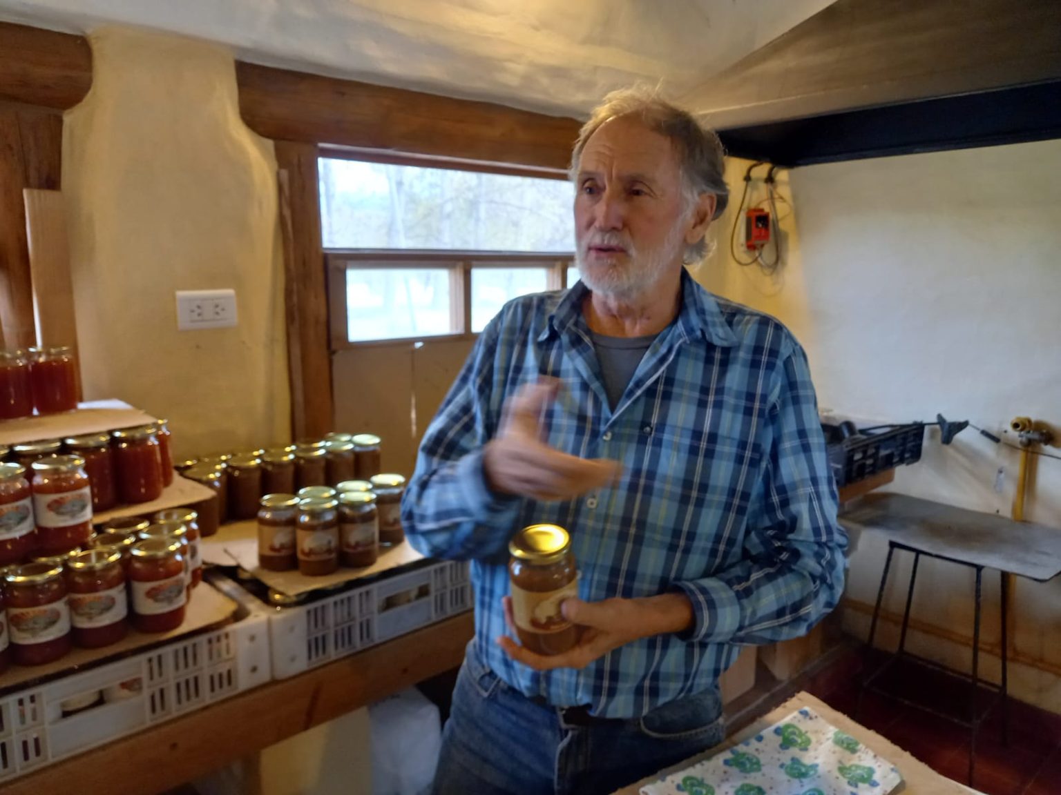 Hace 20 años Roberto Zonca comenzó a elaborar dulces caseros para poder ...